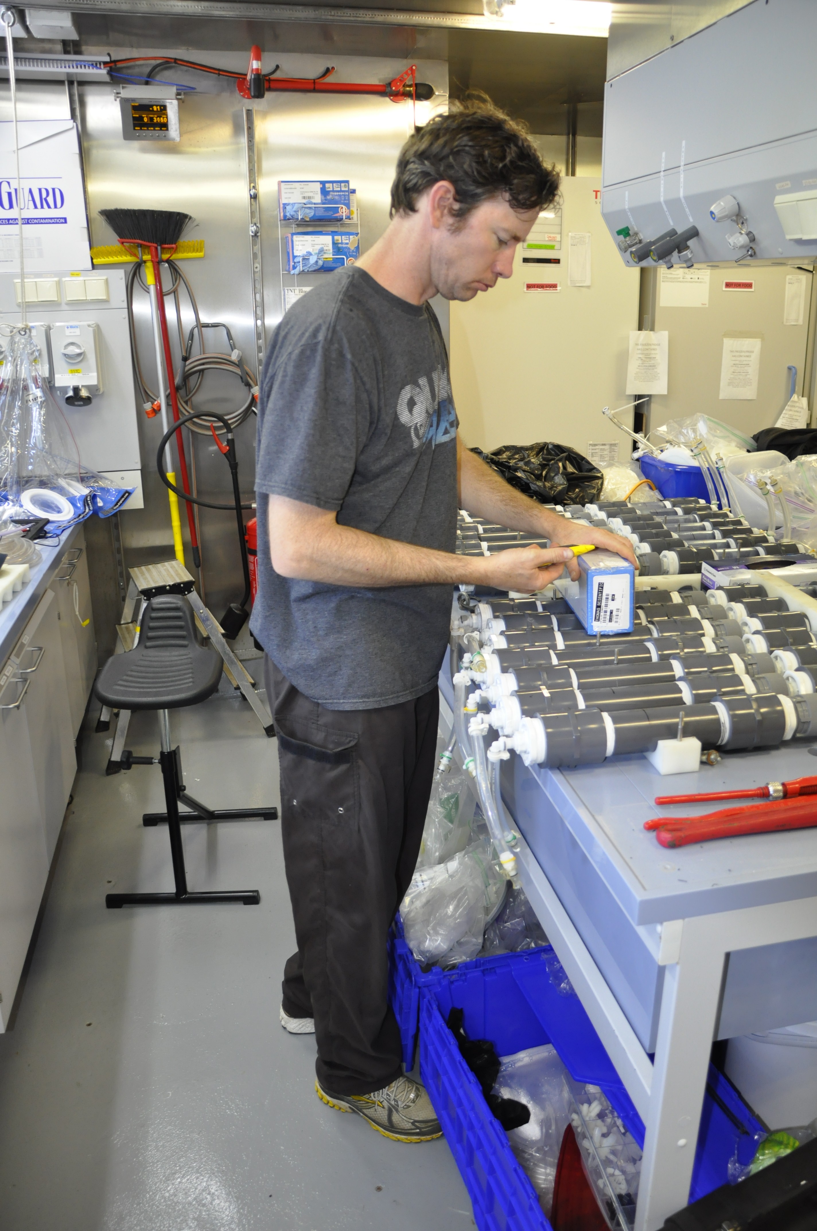 Hydrothermal exploration of Mid-Cayman rise - Schmidt Ocean Institute