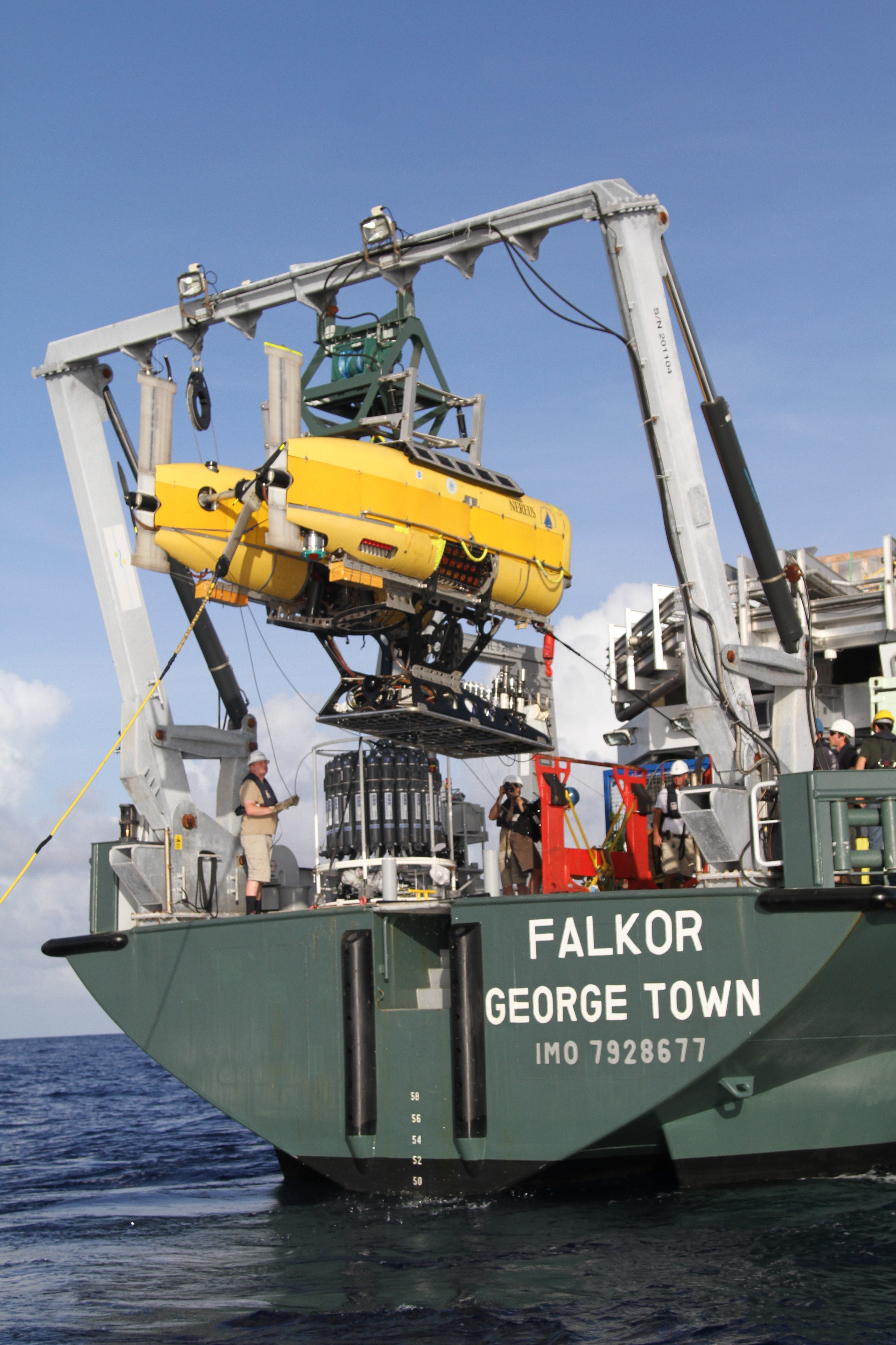 Hydrothermal exploration of Mid-Cayman rise - Schmidt Ocean Institute