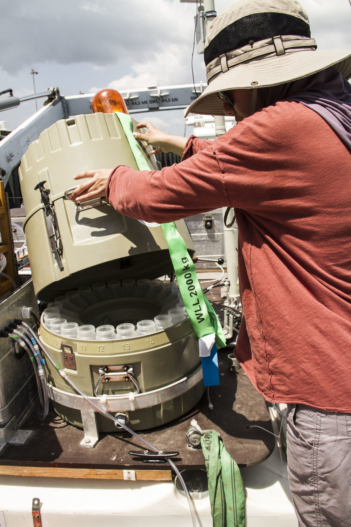 Sea Surface Microlayer: Why? - Schmidt Ocean Institute