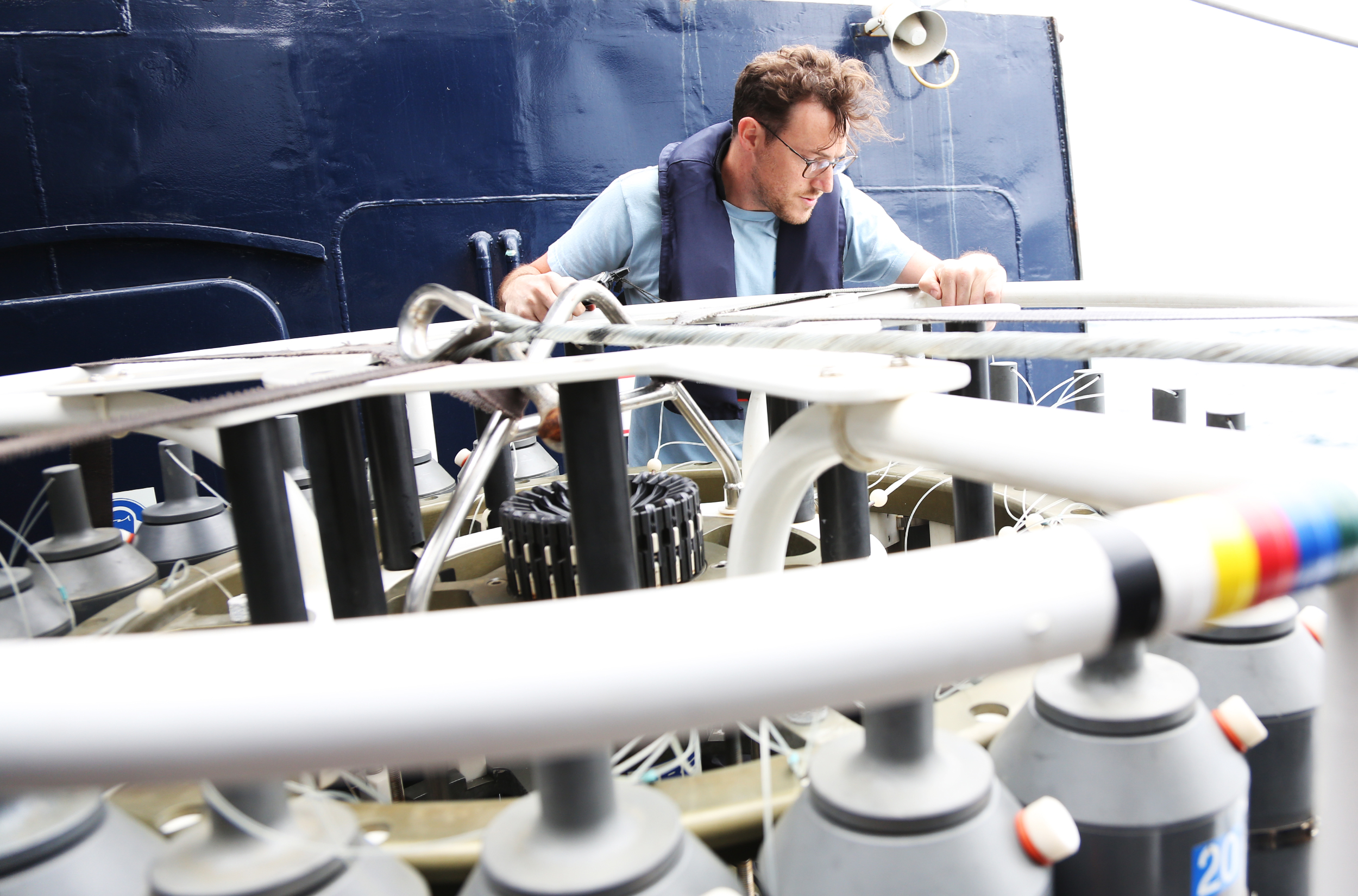 Exploring Fronts with Multiple Robots - Schmidt Ocean Institute
