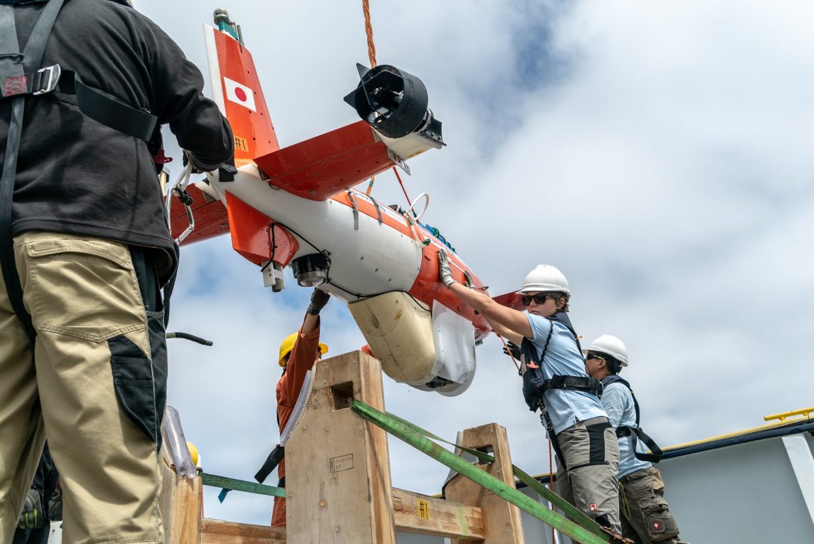 Autonomous Underwater Vehicle (AUV) - Schmidt Ocean Institute