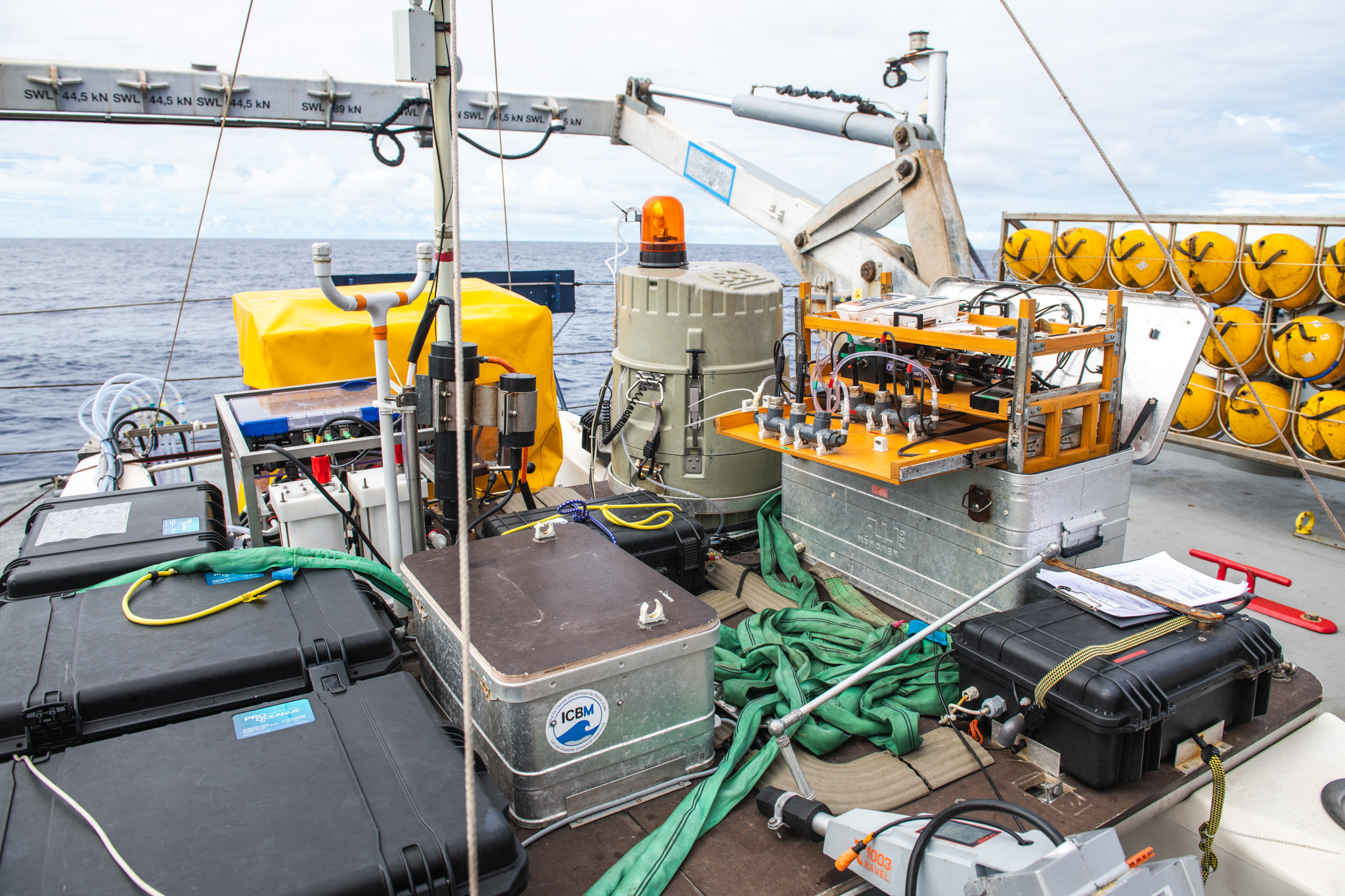 Studying the Sea-Surface Microlayer 2 - Schmidt Ocean Institute