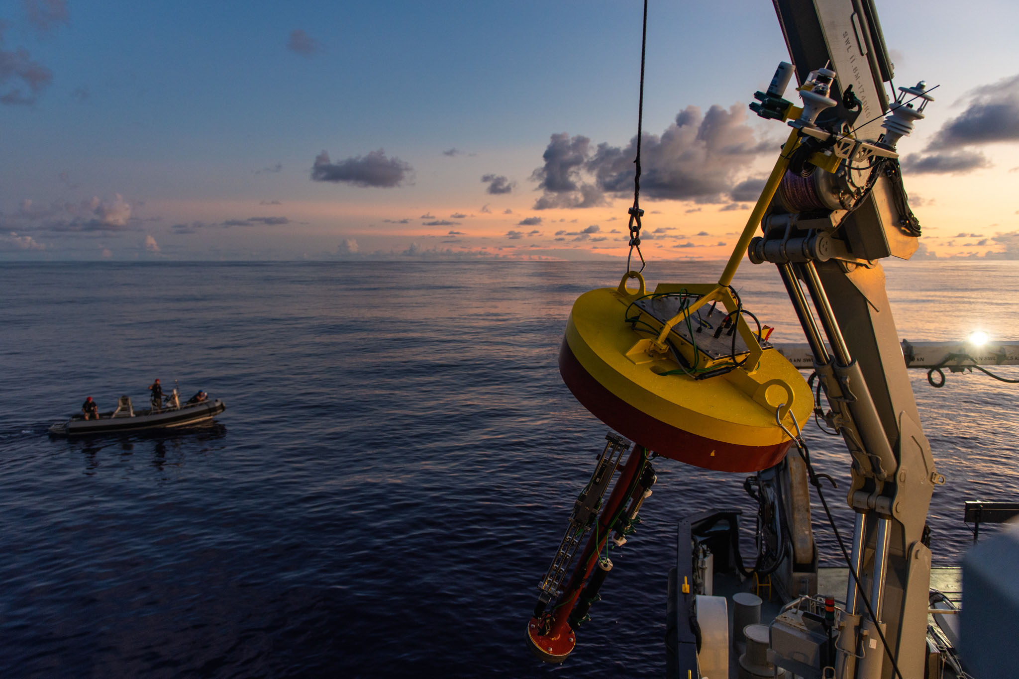 Studying the Sea-Surface Microlayer 2 - Schmidt Ocean Institute
