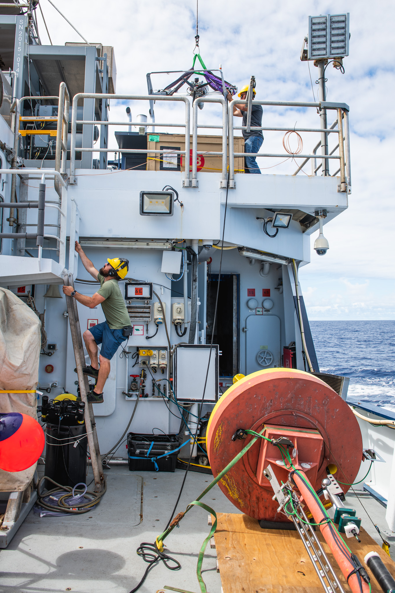 Studying the Sea-Surface Microlayer 2 - Schmidt Ocean Institute