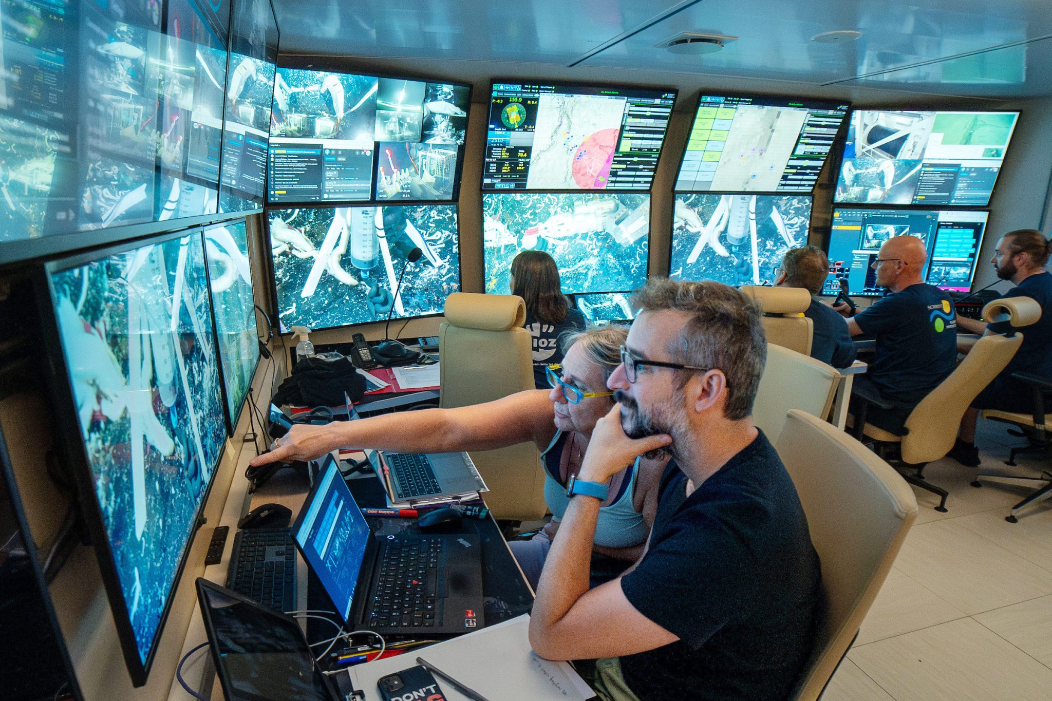 Scientists Discover New Ecosystem Underneath Hydrothermal Vents - Schmidt Ocean Institute