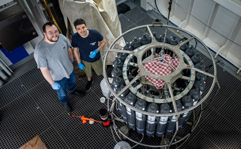 Biology of Deep-Sea Hydrothermal Vents - Schmidt Ocean Institute