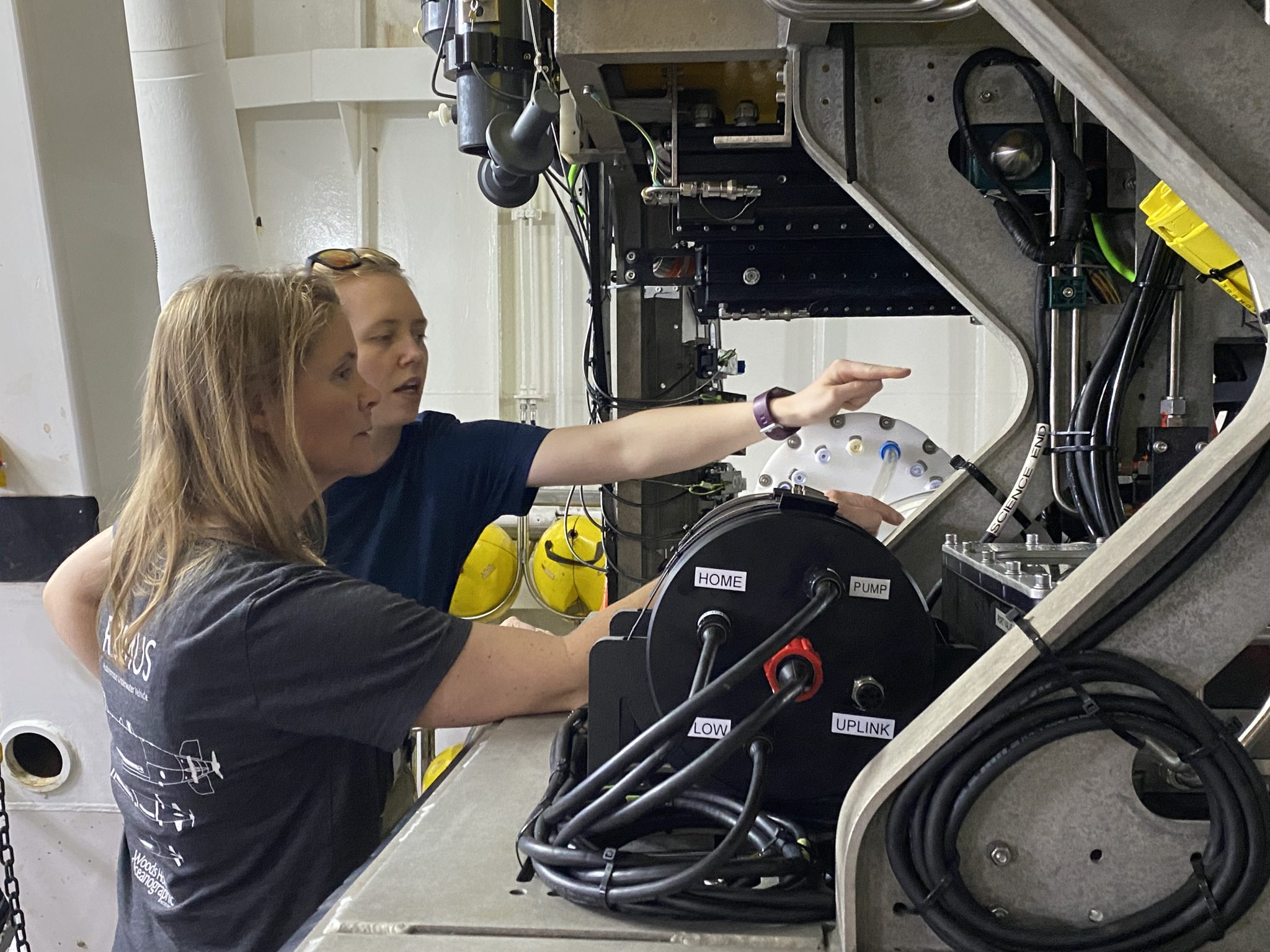 Microbial Magic in the Deep - Schmidt Ocean Institute