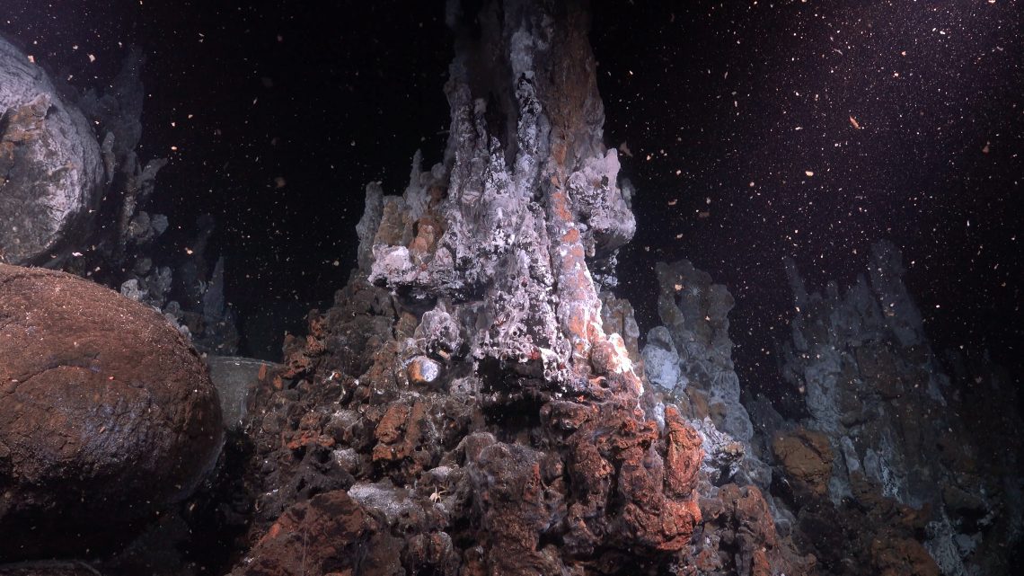 Hunting for Hydrothermal Vents - Schmidt Ocean Institute