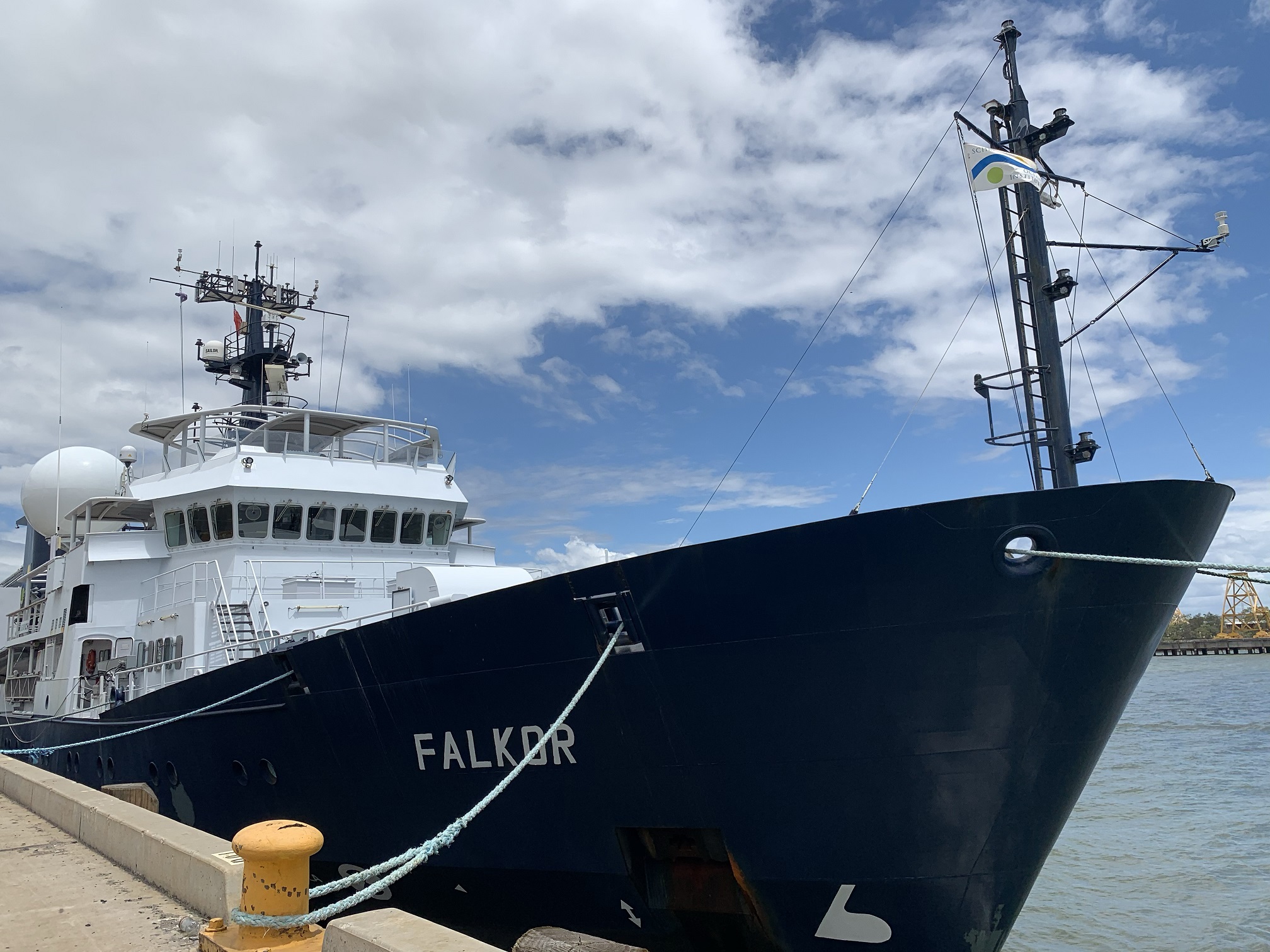 The Surface and the Submerged - Schmidt Ocean Institute